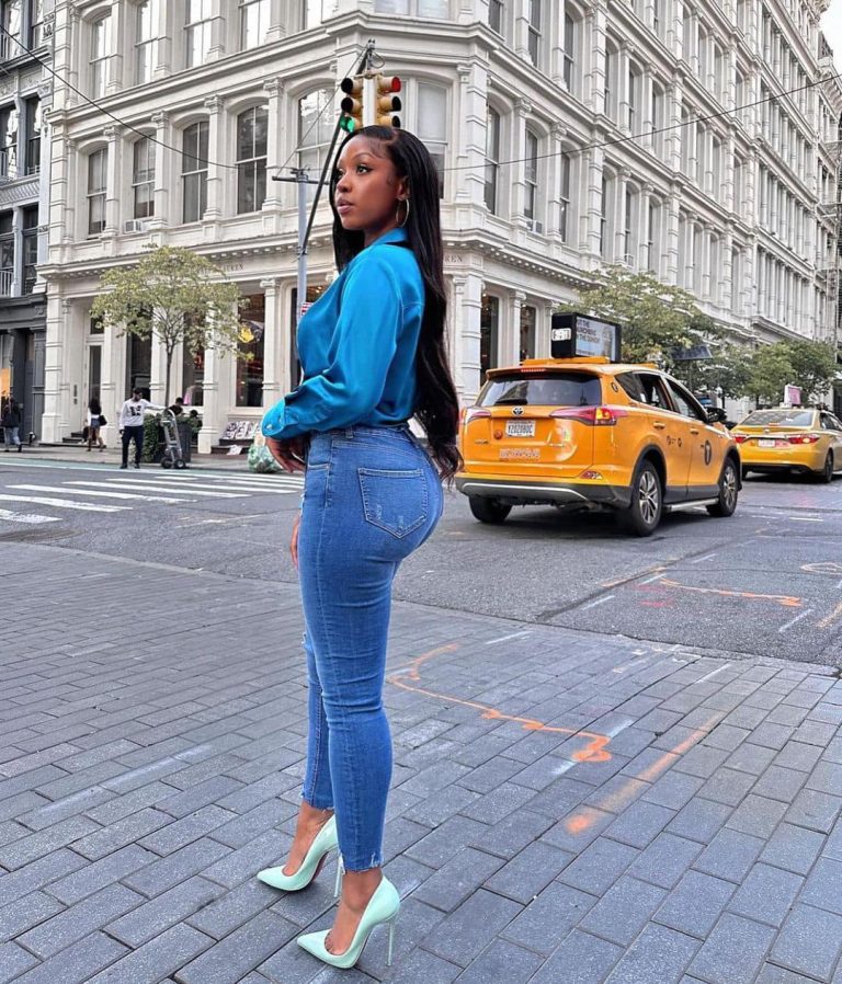 30 Creative Ideas to Style Your Jeans with Colorful Outfits (20 ...